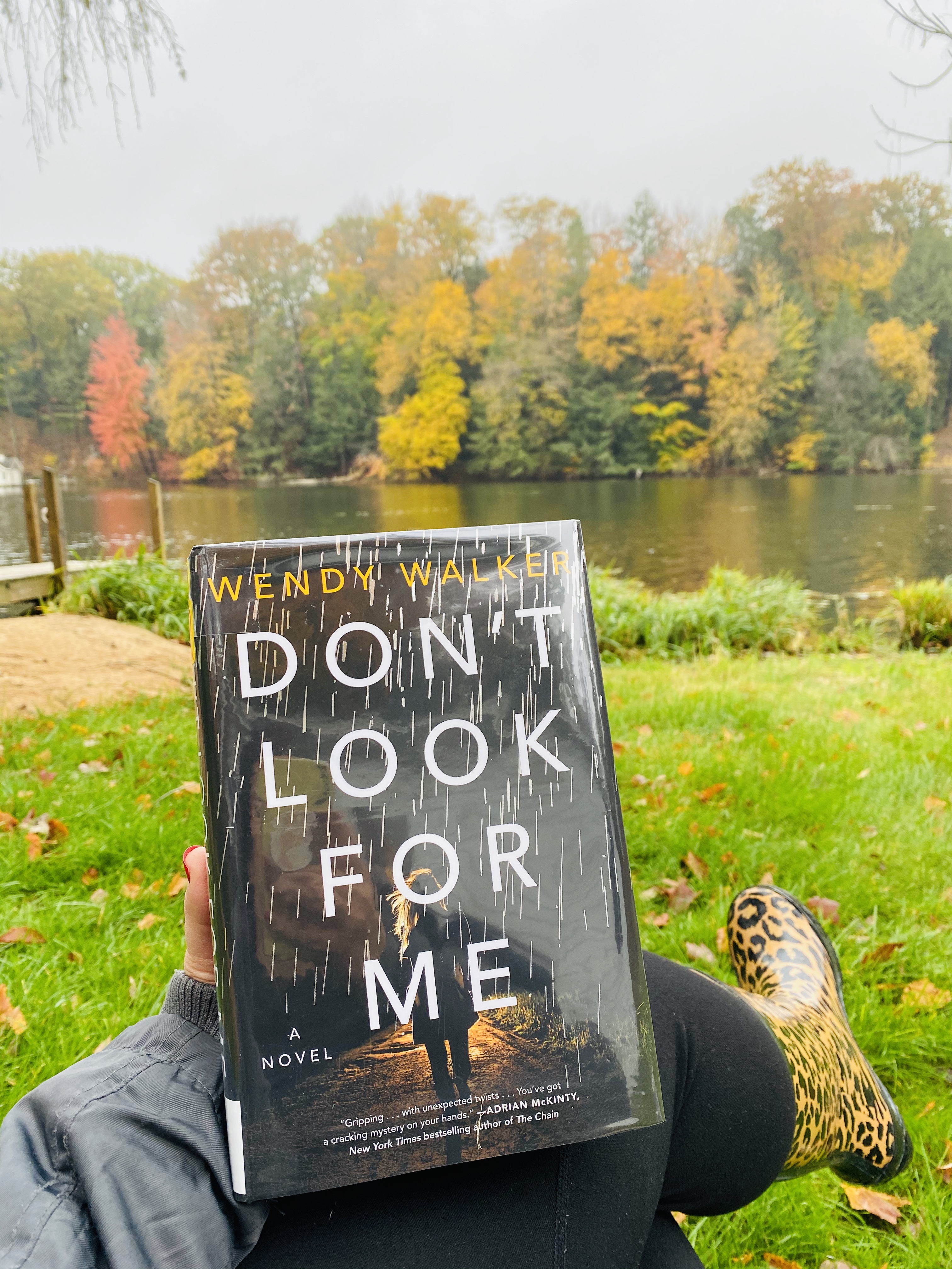 Book Review: Don’t Look For Me {Wendy Walker} – Book Coffee Happy